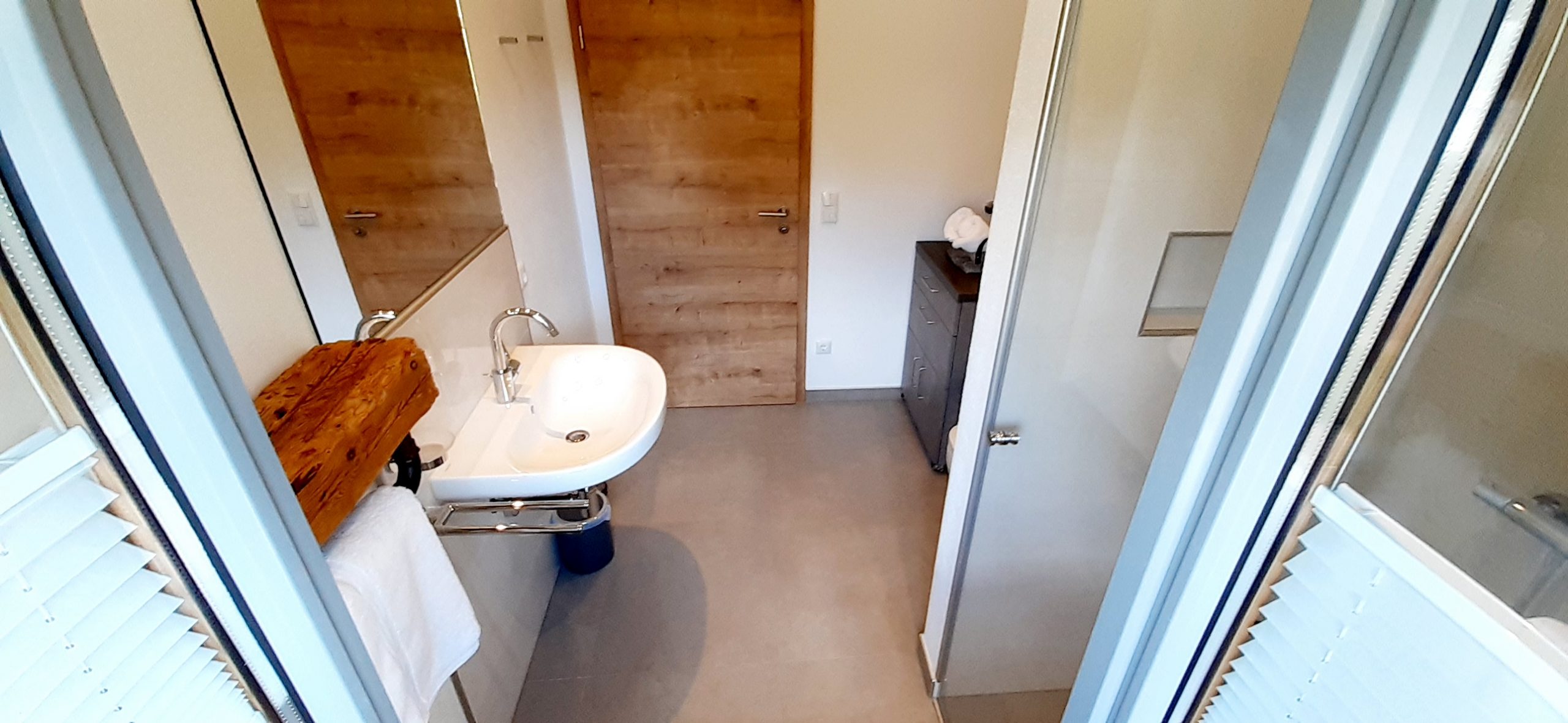 Rose_Bad_001 – Wohnen auf Zeit – mit Stil